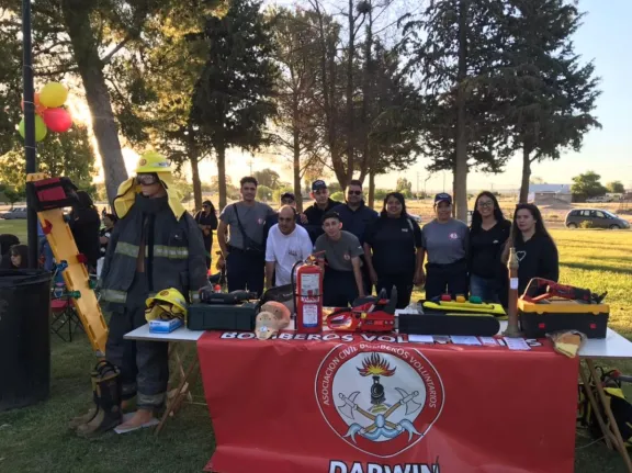 Los Bomberos Voluntarios de Darwin presentaron un stand en la plaza ...